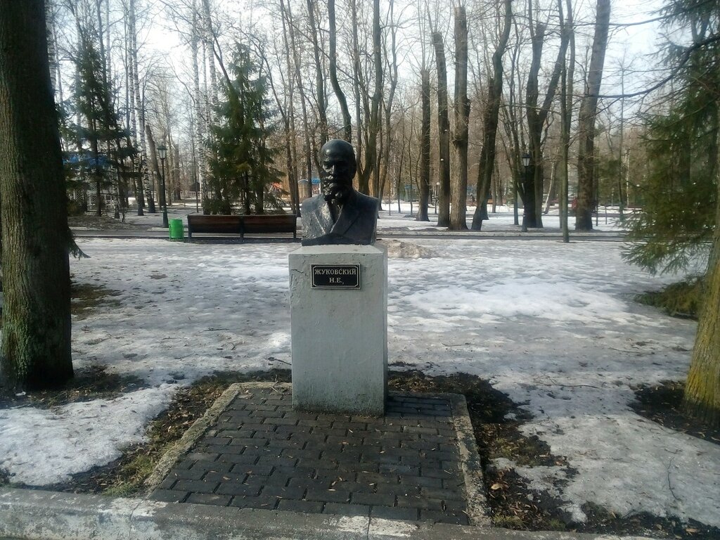 Anıt, heykel Н.Е. Жуковский, Saransk, foto
