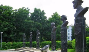 Аллея героев (Bryansk Region, Karachev, Sovetskaya ulitsa), anıt, heykel  Karaçev'den