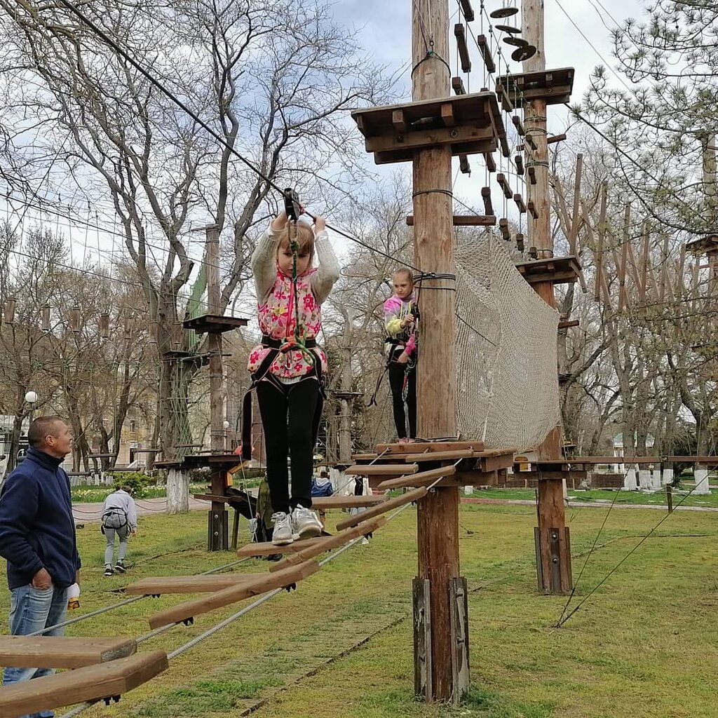 i̇pli oyun park Веревочный парк Лукоморье, Kerç, foto