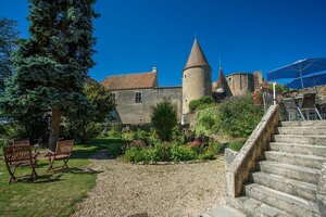 Hostellerie Du Chateau (Bourgogne-Franche-Comté, Côte-d'Or, Arrondissement de Beaune, Châteauneuf, Grande Rue), otel