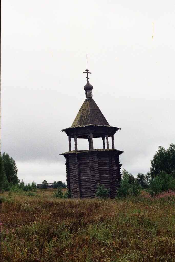 Turistik yerler Колокольня церкви Флора и Лавра, Arhangelskaya oblastı, foto