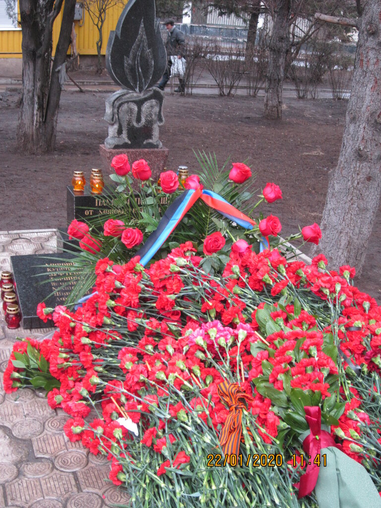 Anıt, heykel Памятник погибшим в результате террористического акта 22.01. 2015, Donetsk, foto