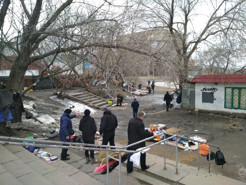 Gıda pazarı Блошиный рынок, Ulyanovsk, foto