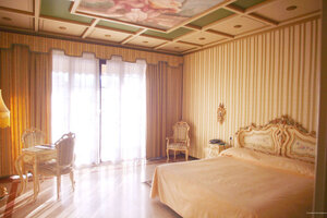 Il castello di San Gaudenzio (Lombardy, Provincia di Pavia, Via Mulino), otel  Lombardiya'dan