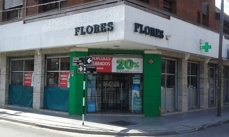 Kozmetik ve parfümeri mağazaları Farmacia Flores, Mar del Plata, foto