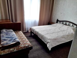 Flora Hotel (улица Революции No:27, посёлок городского типа Черноморское), otel  Kırım Cumhuriyeti'nden
