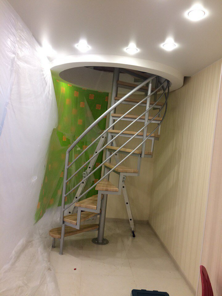 Merdiven ve korkuluklar Lestnica60pskov, Pskov, foto