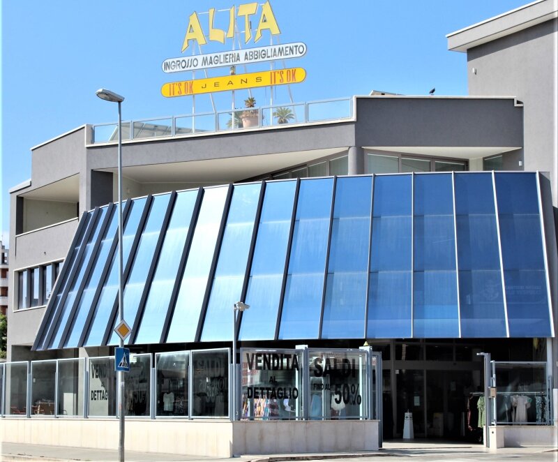 Giyim mağazası Alita Shopping, Andria, foto