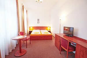 Wellness Hotel Centrál (Plzeňský kraj, Domazlice, Masarykova), otel  Klatovi'den