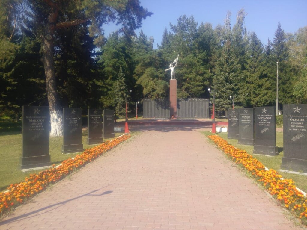 Anıt, heykel Вечный огонь, Oziory, foto