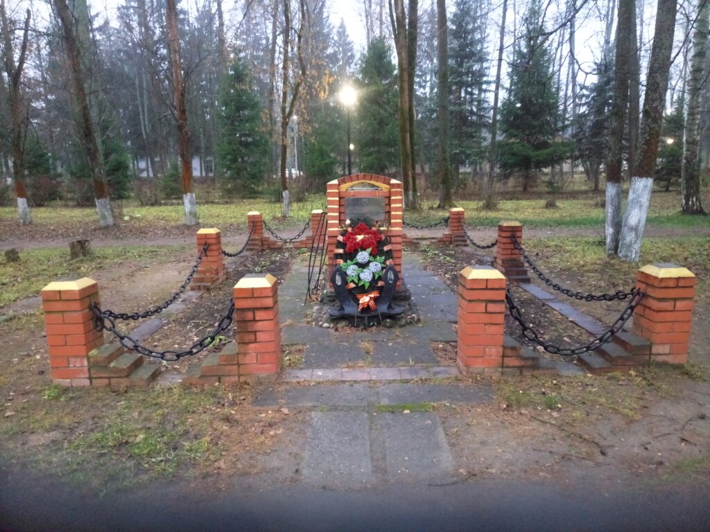 Anıt, heykel Обелиск односельчанам, Moskova ve Moskovskaya oblastı, foto