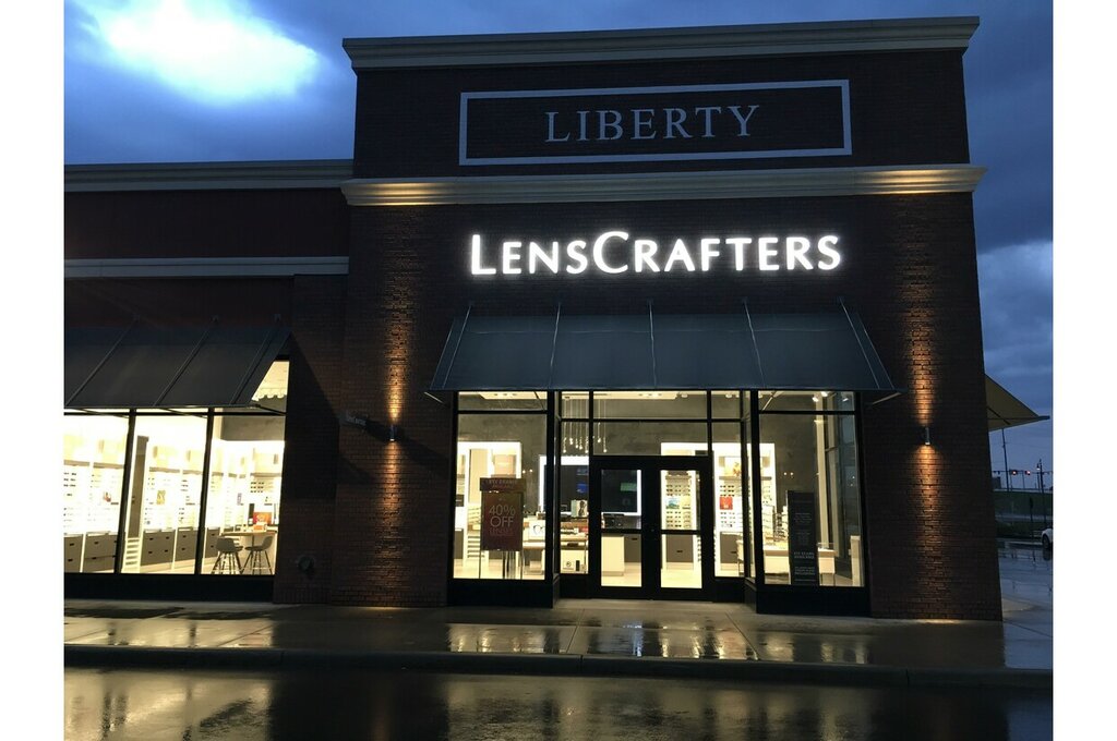 Giyim mağazası LensCrafters, Ohio Eyaleti, foto