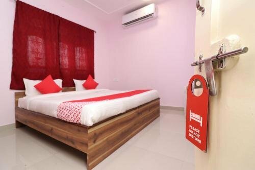 Otel Oyo 13657 Hotel Radhika, Rajpur, foto