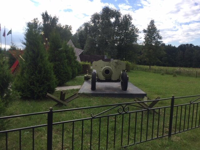 Teknoloji anıtı 85-мм противотанковая пушка Д-48, Tulskaya oblastı, foto