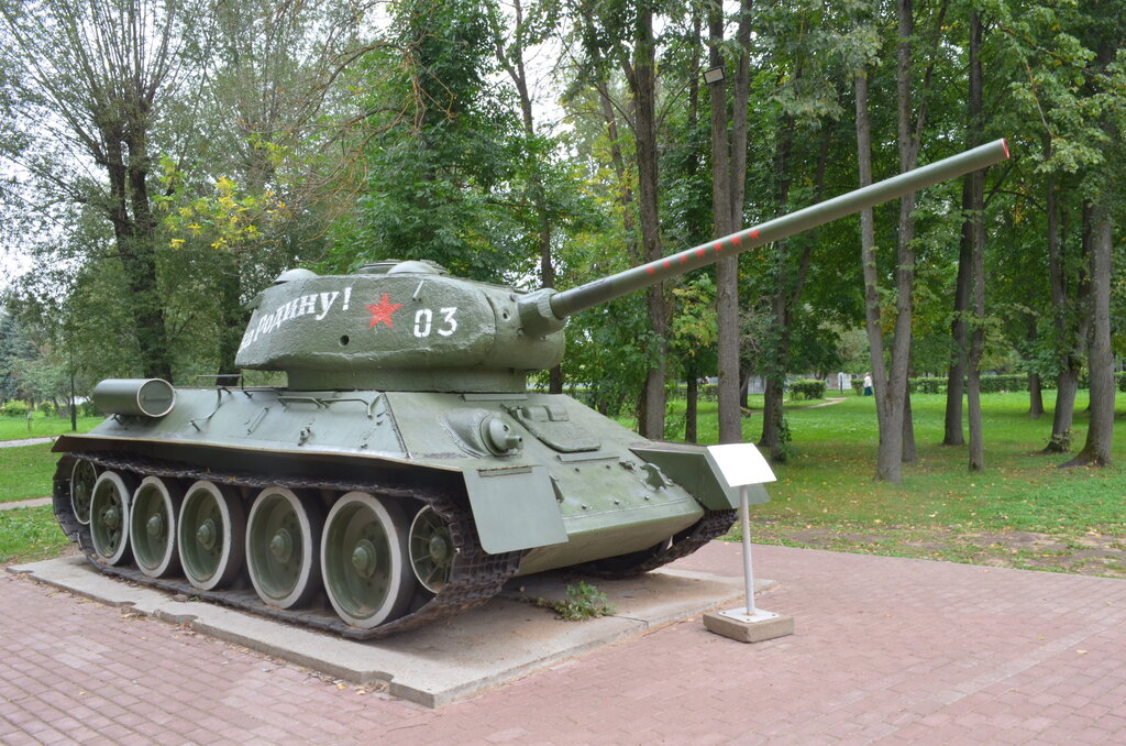 Teknoloji anıtı Танк Т-34, Tver, foto
