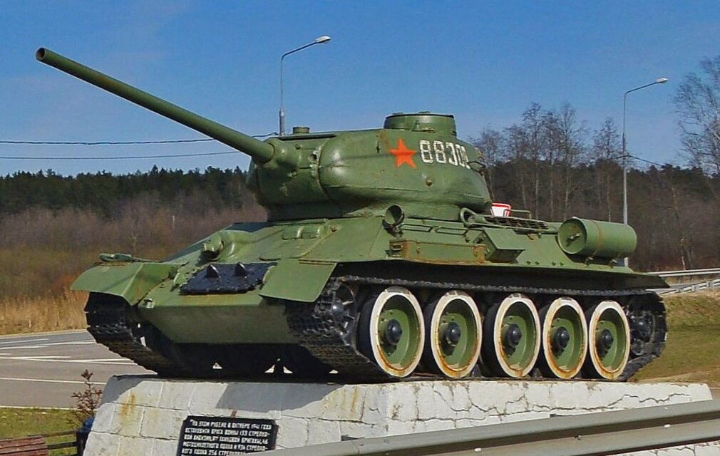 Teknoloji anıtı Танк Т-34, Tverskaya oblastı, foto