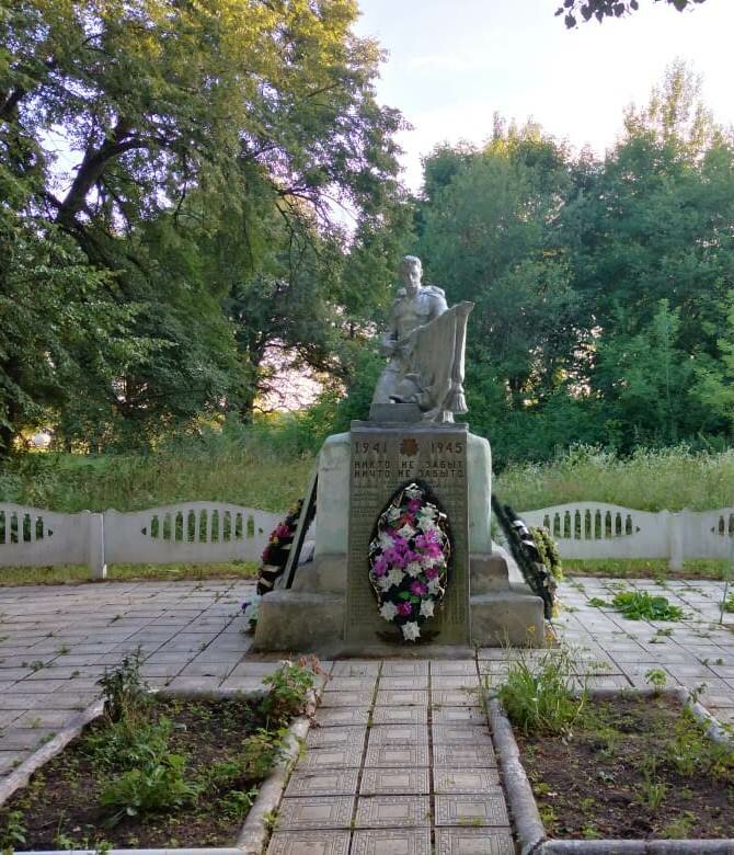 Anıt, heykel Братская могила советских воинов, Orlovskaya oblastı, foto