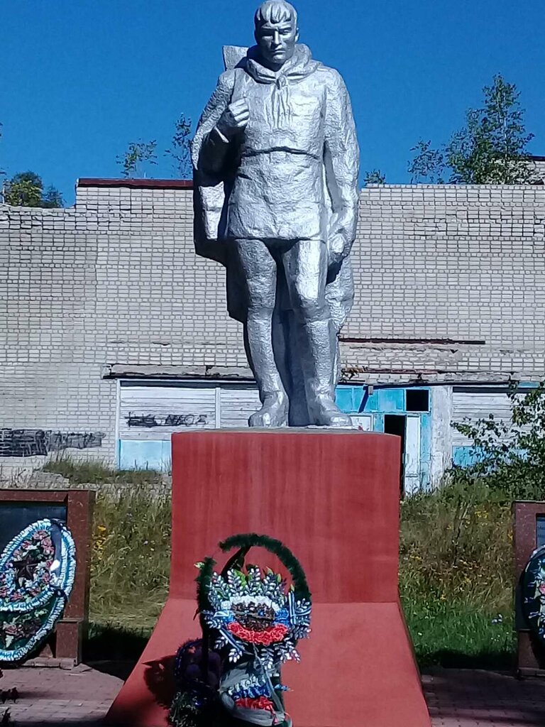 Anıt, heykel Воину-освободителю, Brianskaya oblastı, foto