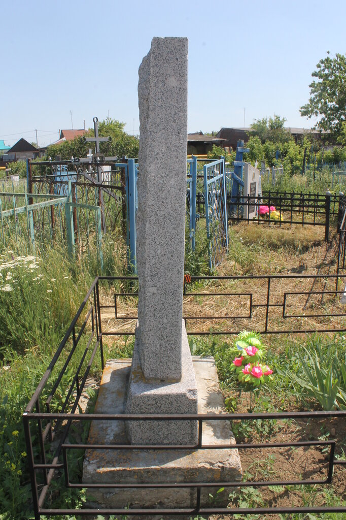 Ünlü kişilerin mezarları Герой Советского Союза Иван Никонович Коротков, Samarskaya oblastı, foto