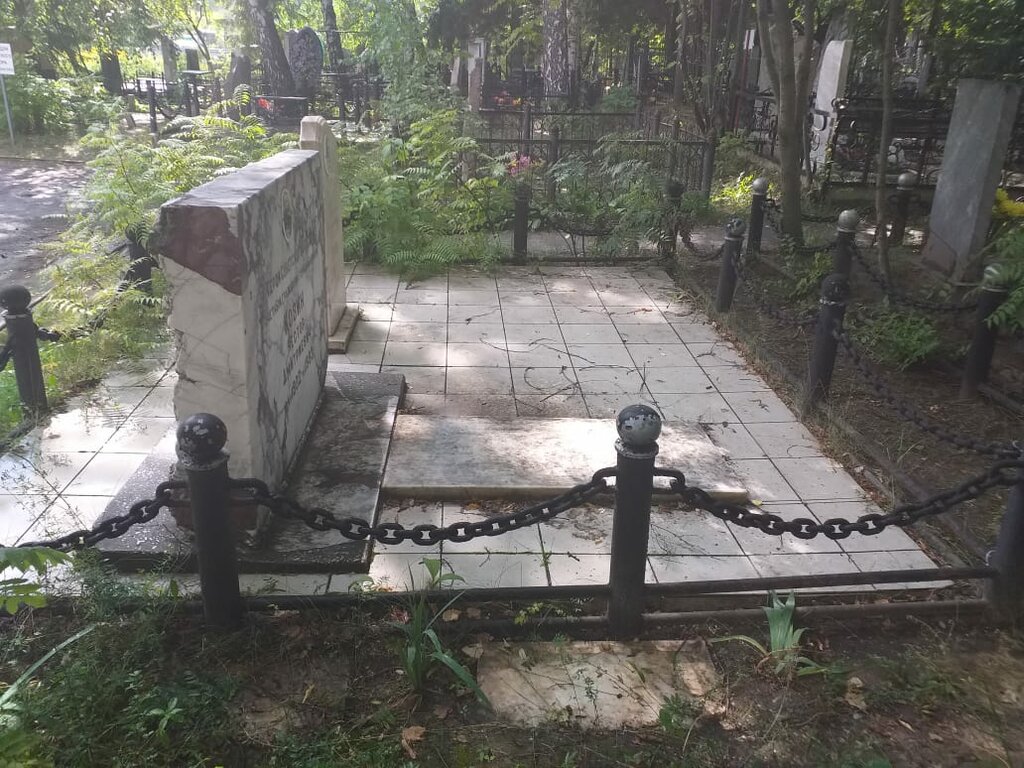 Ünlü kişilerin mezarları Герой Советского Союза Н.Д. Козин, Barnaul, foto