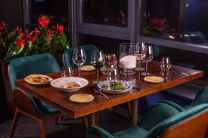 Razzle Dazzle (Mykhaila Hrushevskoho Street No:9Б), restoran  Kiev'den