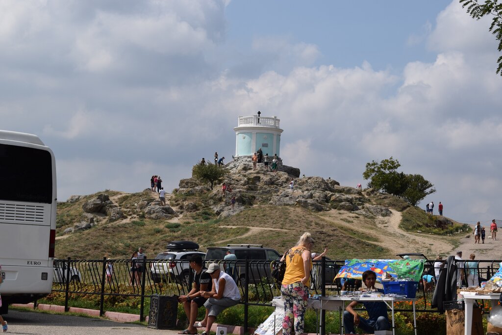 Anıt, heykel Огонь вечной Славы, Kerç, foto