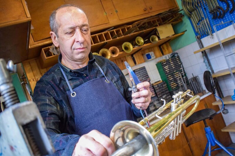 Müzik enstrumanların tamiri Atelier degli Ottoni, Piyemonte, foto