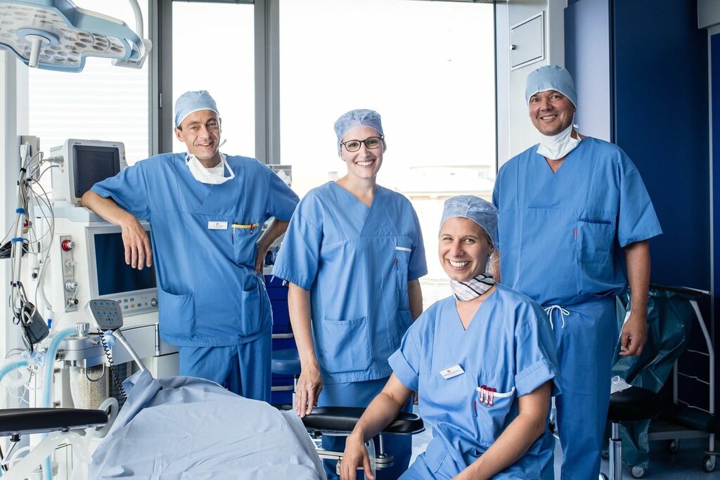 Plastik cerrahi klinikleri Dr. Ralf Frönicke Institut für Ästhetische Medizin Brustvergrößerung München Brustvergrößerung plastische Chirurgie München, Münih, foto