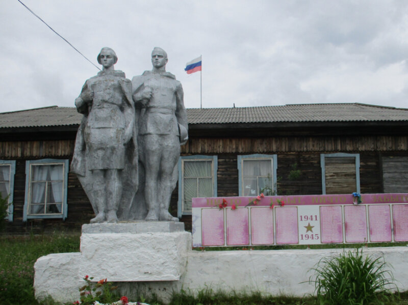 Anıt, heykel Никто не забыт, в память земляков, погибших в годы ВОВ, Udmurtiya, foto