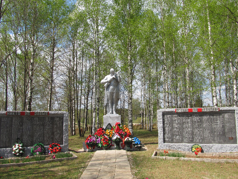 Anıt, heykel Клятва солдата, Kirovskaya oblastı, foto