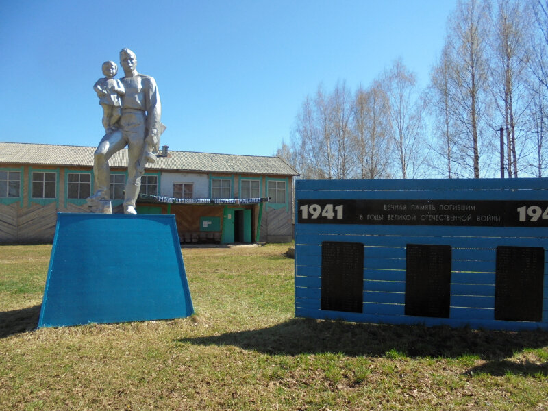 Anıt, heykel Воину-освободителю, Kostromskaya oblastı, foto