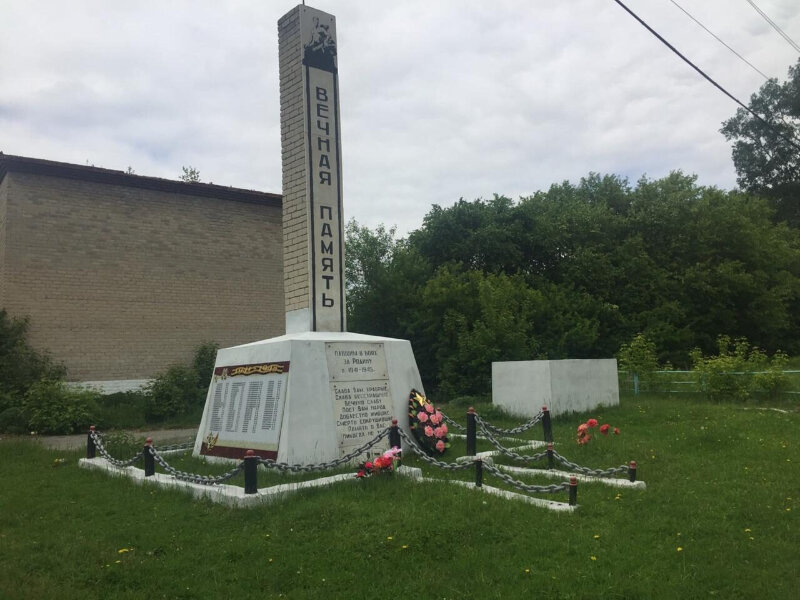 Anıt, heykel Обелиск павшим в годы Великой Отечественной войны, Sverdlovskaya oblastı, foto