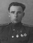 Герою Советского Союза Николаю Васильевичу Некрасову (Novaya ulitsa No:2А, selo Verkh-Aleus), anıt levhası, anıt taş  Novosibirskaya oblastından