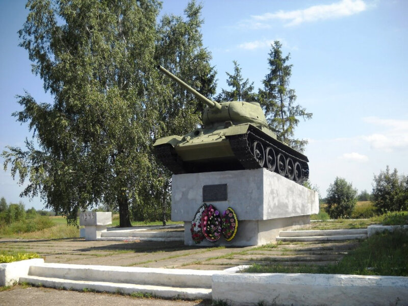 Teknoloji anıtı Танк Т-34, Smolenskaya oblastı, foto