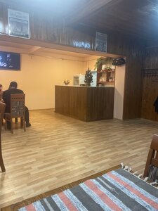 Перекрёсток (Kirov Region, Belokholunitskiy rayon, R-243, 695-y kilometr), kafe  Kirovskaya oblastından