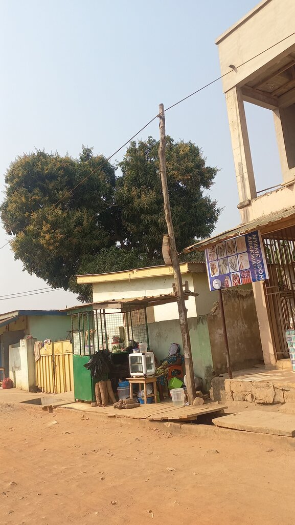 Fast food Nyame Adom Arakawa, Akra, foto