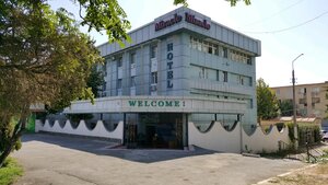 Miracle hotel (Mirzo Ulugbek Street No:1/1), otel  Taşkent'ten