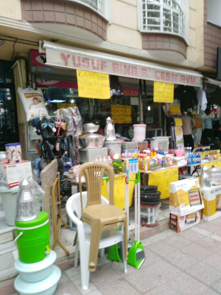 Züccaciye mağazaları Yusuf Binbir Çeşit Avm, İstanbul, foto