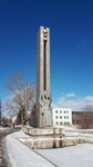 Монумент Славы в честь тружеников Сибсельмаша (Stantsionnaya Street No:38), anıt, heykel  Novosibirsk'ten