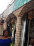 Ets Yaki (Brazzaville, Commune de Ouenzé, Rue Louingui), lamba ve avize mağazaları  Brazzaville'den