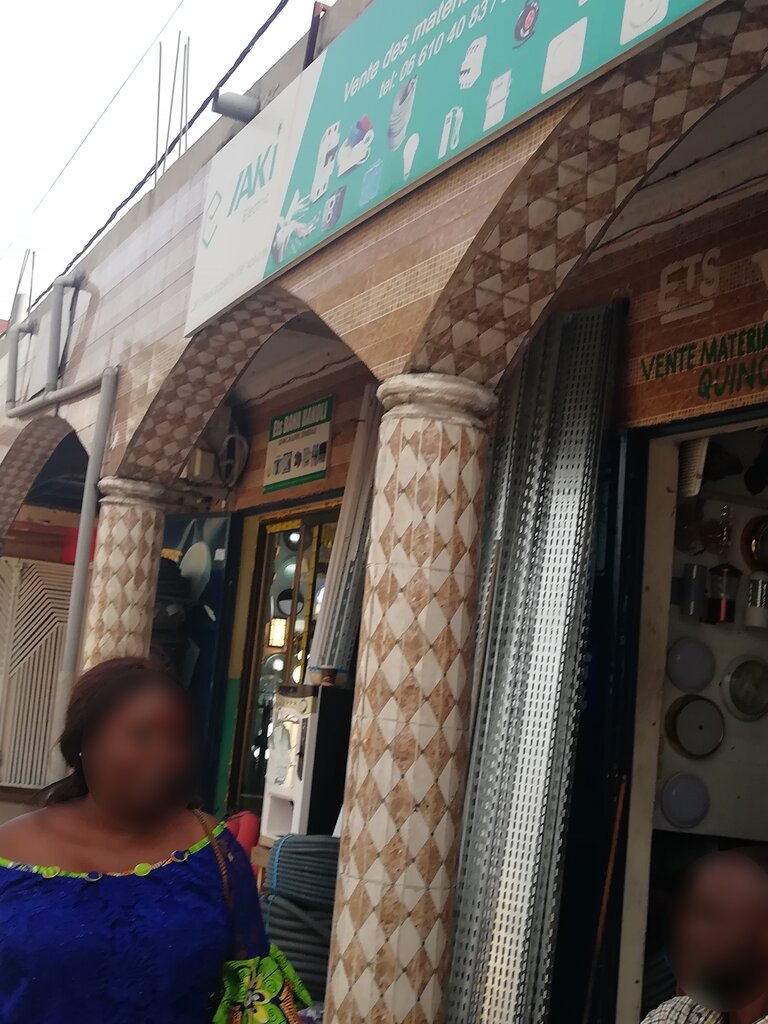 Lamba ve avize mağazaları Ets Yaki, Brazzaville, foto