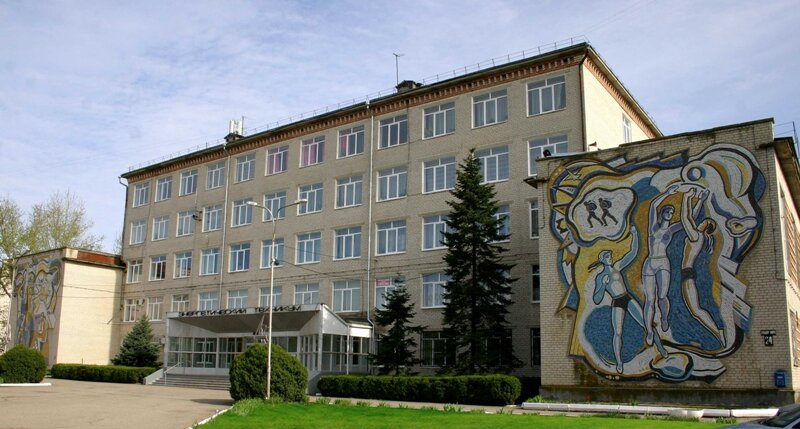 Meslek yüksekokulu Gbou Nevinnomyssky energetichesky tekhnikum, Nevinnomissk, foto