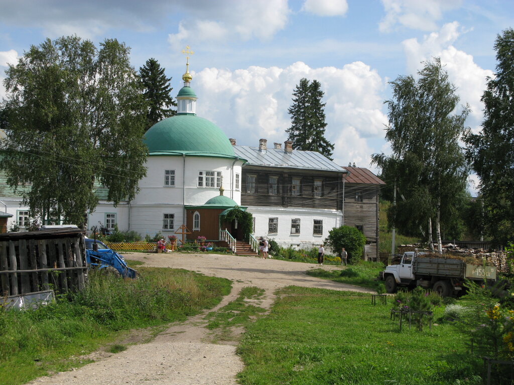 Ortodoks kiliseleri Tserkov Pokrova Presvyatoy Bogoroditsy V Voskresenskom Goritskom monastyre, Vologodskaya oblastı, foto