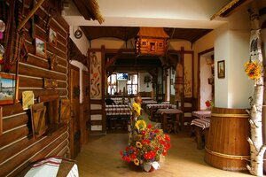 Puzata Khata (вулиця Макарова No:21), restoran  Rovno'dan
