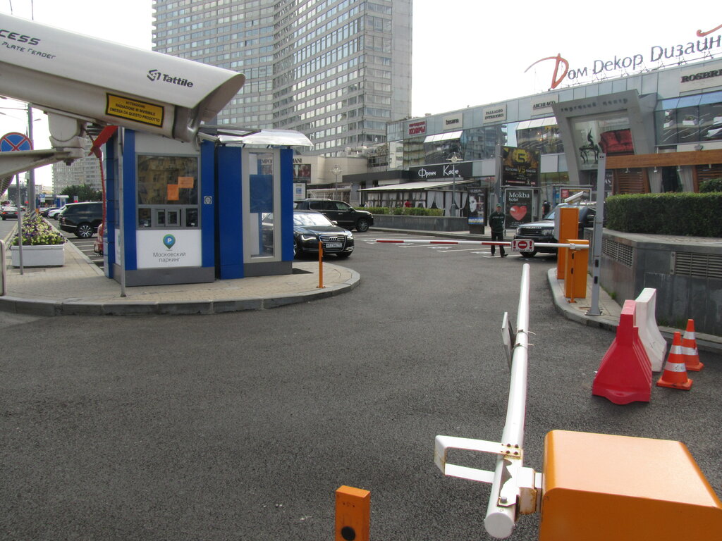 Otoparklar Parkovka na Novom Arbate 1, Moskova, foto