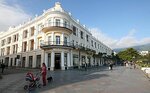 Апарт-Отель (Морская улица No:1), otel  Yalta'dan