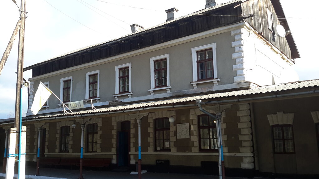 Tren istasyonu Zheleznodorozhnaya stantsiya selo Mikulichin, Yaremcha, foto
