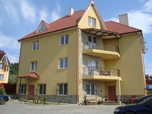 Otel Villa Mozola (улица Богдана Хмельницкого No:22Е, поселок городского типа Сходница), otel  Lvivska oblastından