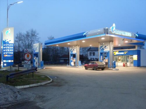 Benzin istasyonu Gazpromneft, Novaya Lialia, foto