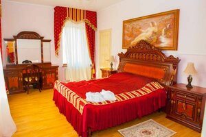 Zhemchuzhina (Kanatna vulytsia No:1Б), otel  Odesa'dan